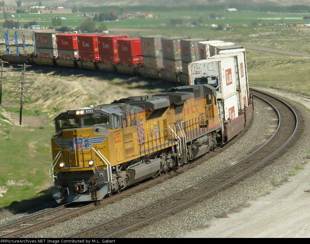 UP 8353 rounds the curve on Medbury Hill